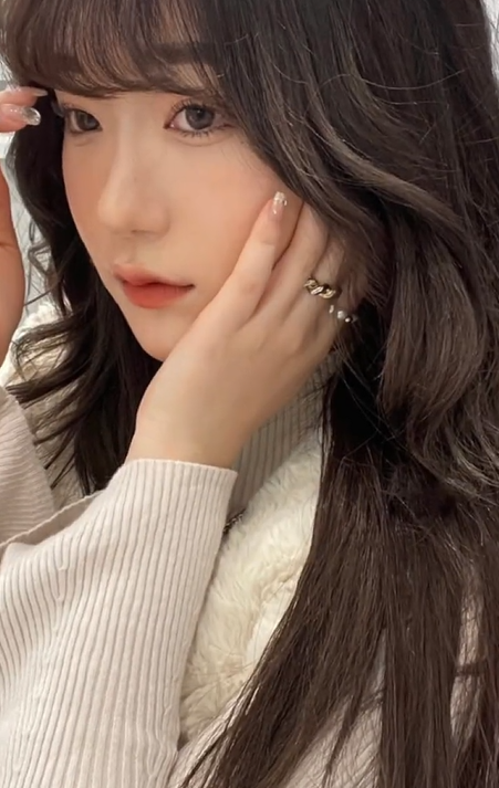 SNSインフルエンサー【もえぱん】FC2に出演しAVデビューが身バレ！ - 夢の世界へようこそ